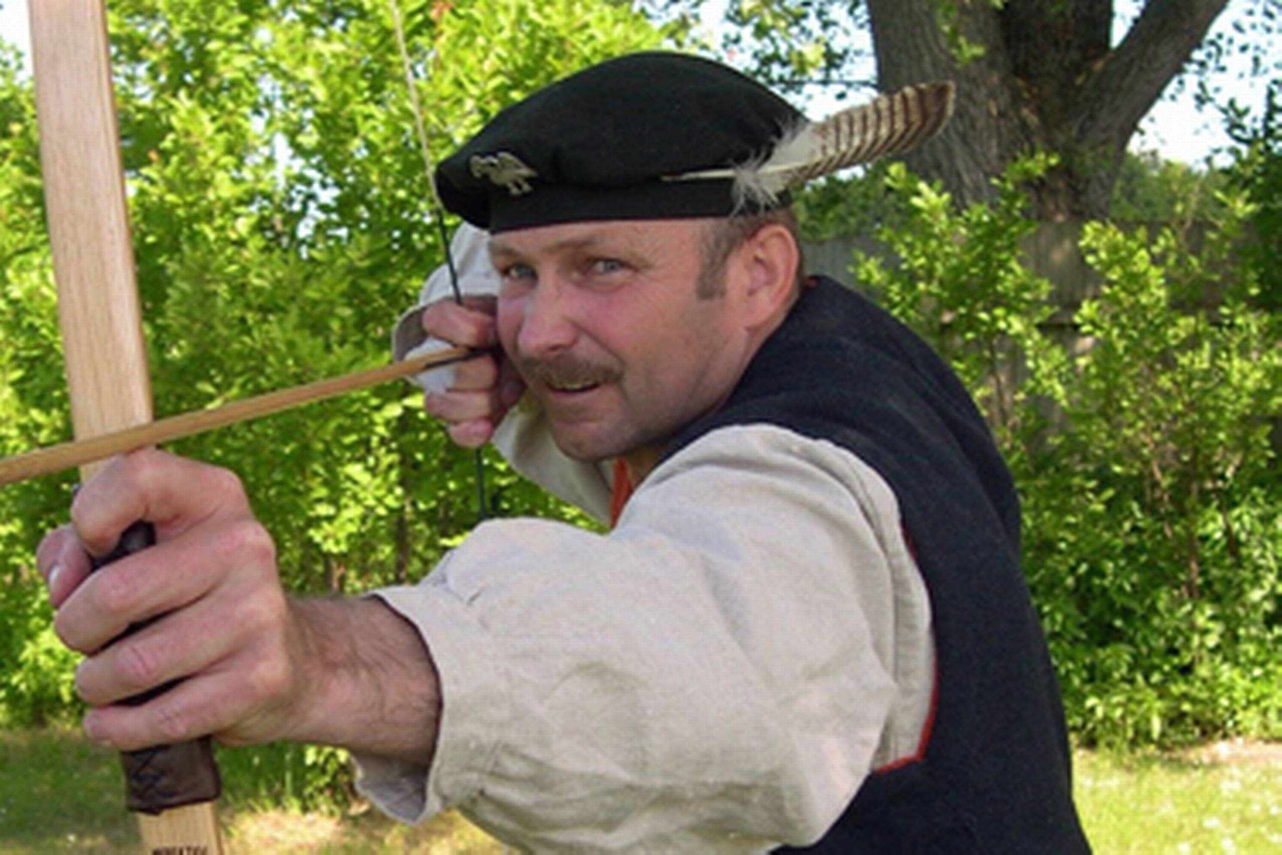 Mad, øl og bueskydning på Øm - Din Avis