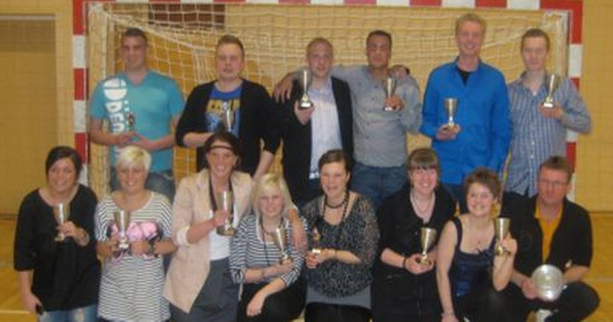 Håndboldspillerne i Allingåbro sluttede sæsonen af med stor fest - Din Avis