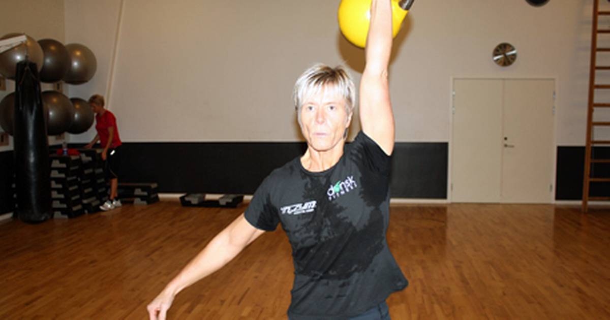 Grenaa-kvinde løfter kanonkugler i strakt arm - Din Avis