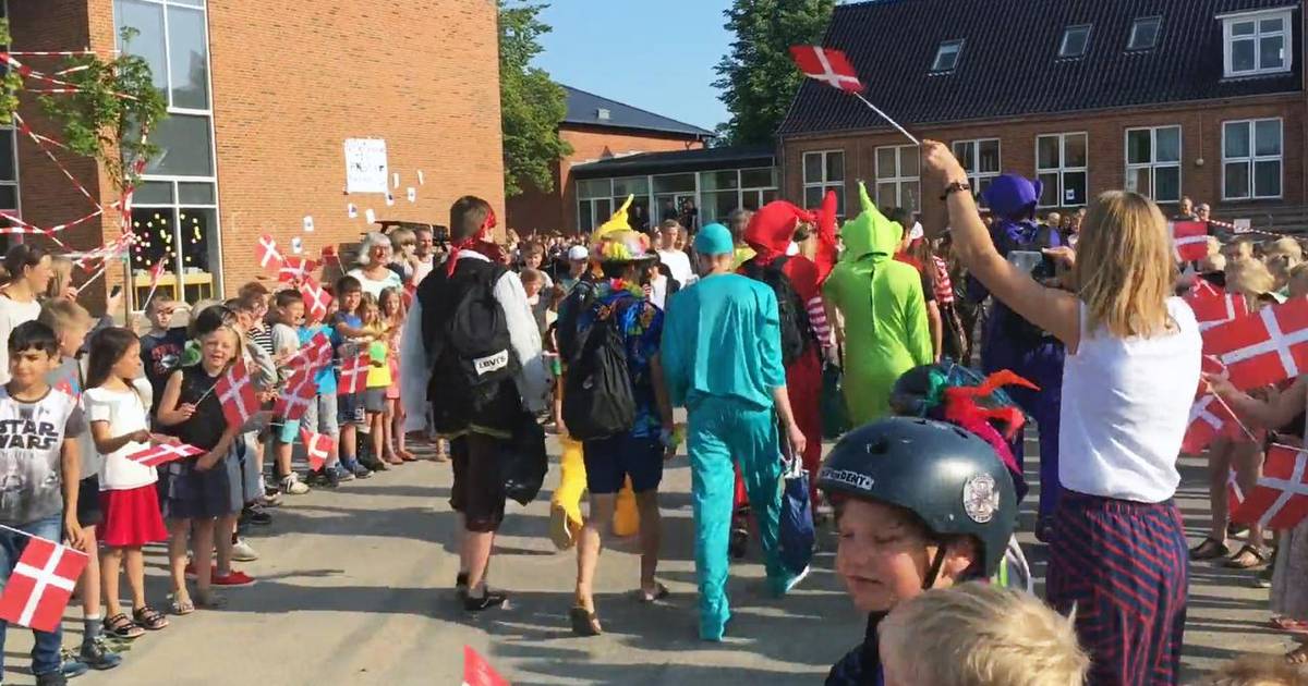 Se video: Sådan blev 9. klasserne modtaget i Mårslet - Din Avis
