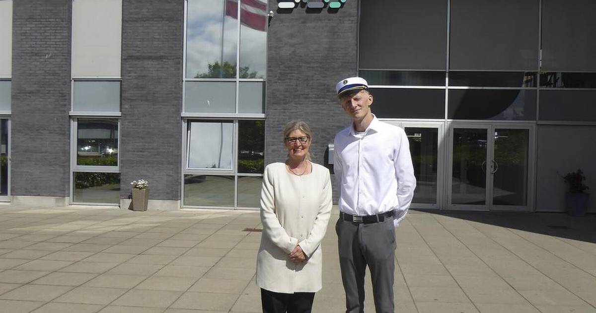 Første HHX-student - Din Avis