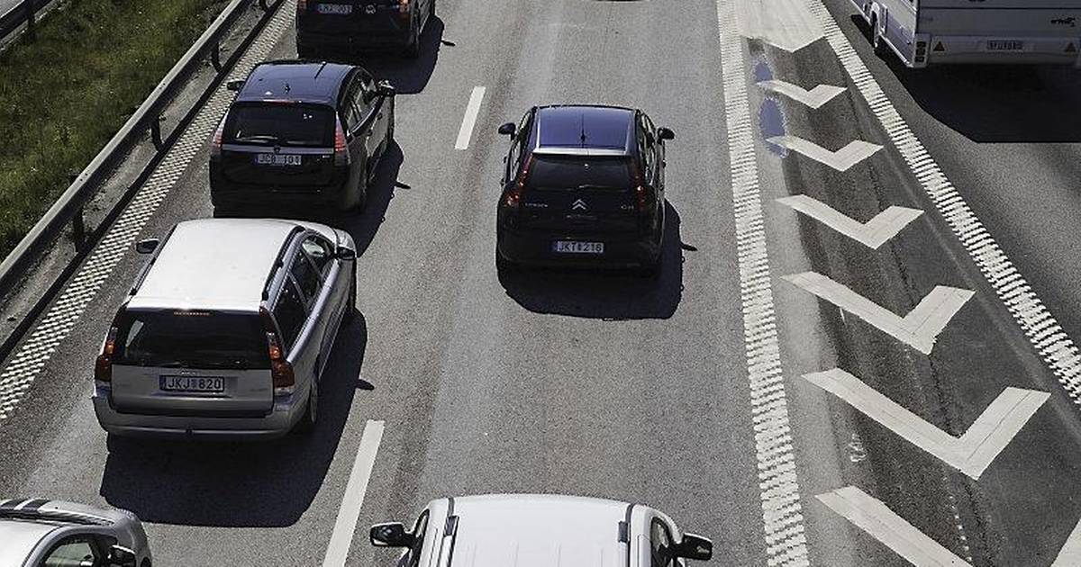 Familie på vej sydpå fik bil og campingvogn totalskadet på motorvejen - Din Avis