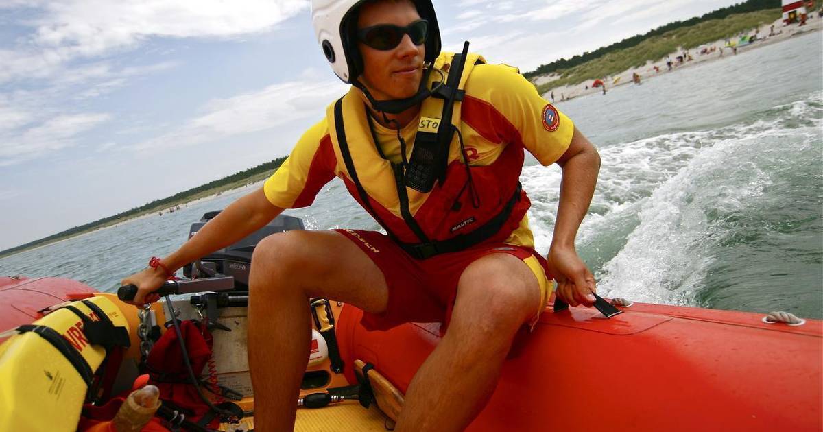 Person i livsfare ved stranden Den Permanente - Din Avis
