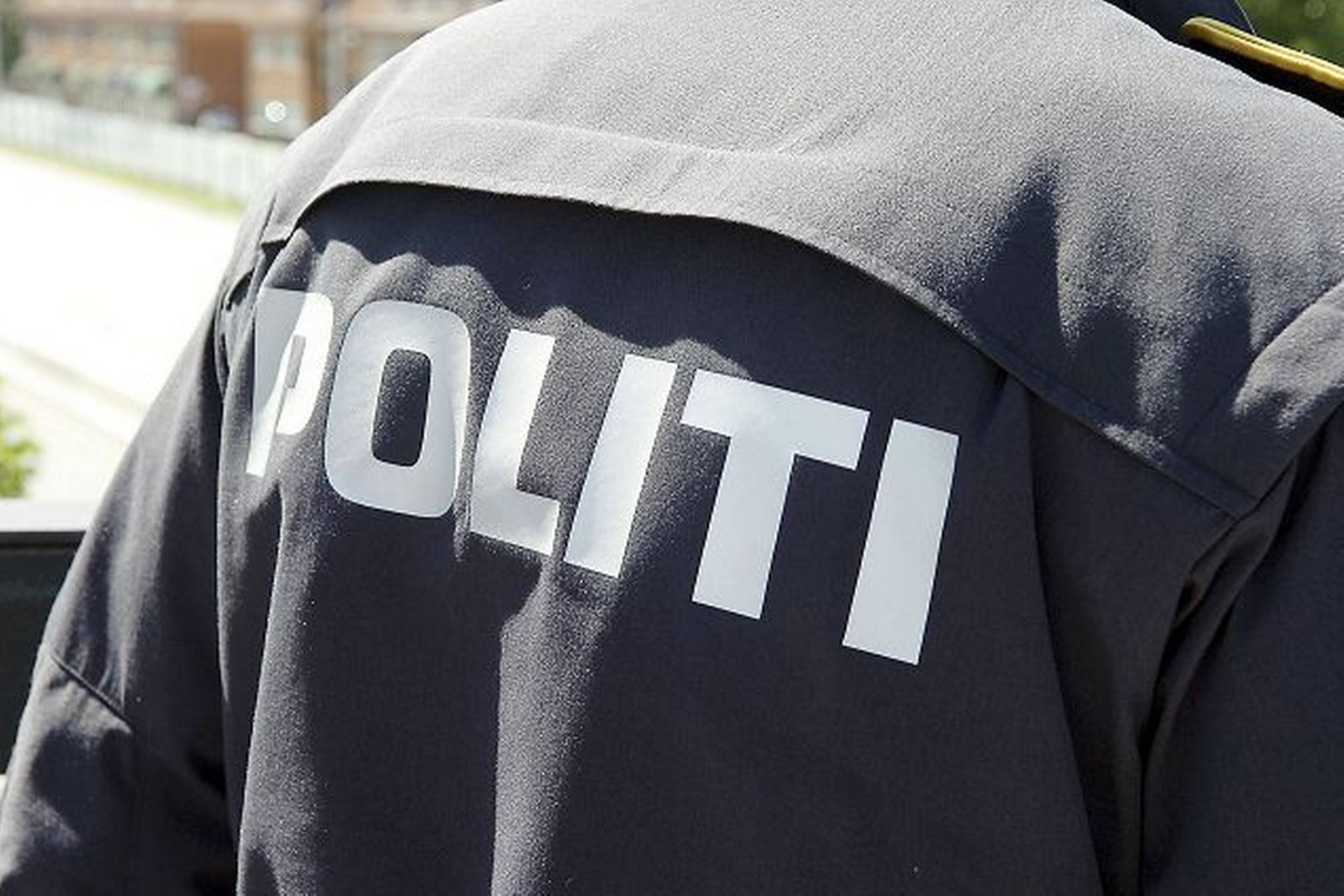 To kvinder sigtet for tyveri af tøj og slik - Din Avis