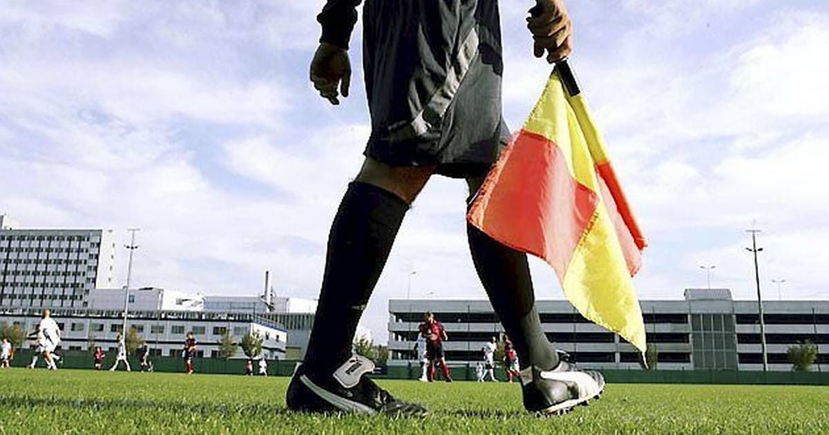 Tævede fodbolddommer efter kampen - Din Avis