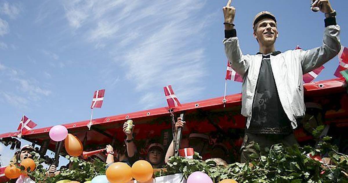 Kåd student faldt af svingende lastbil - Din Avis