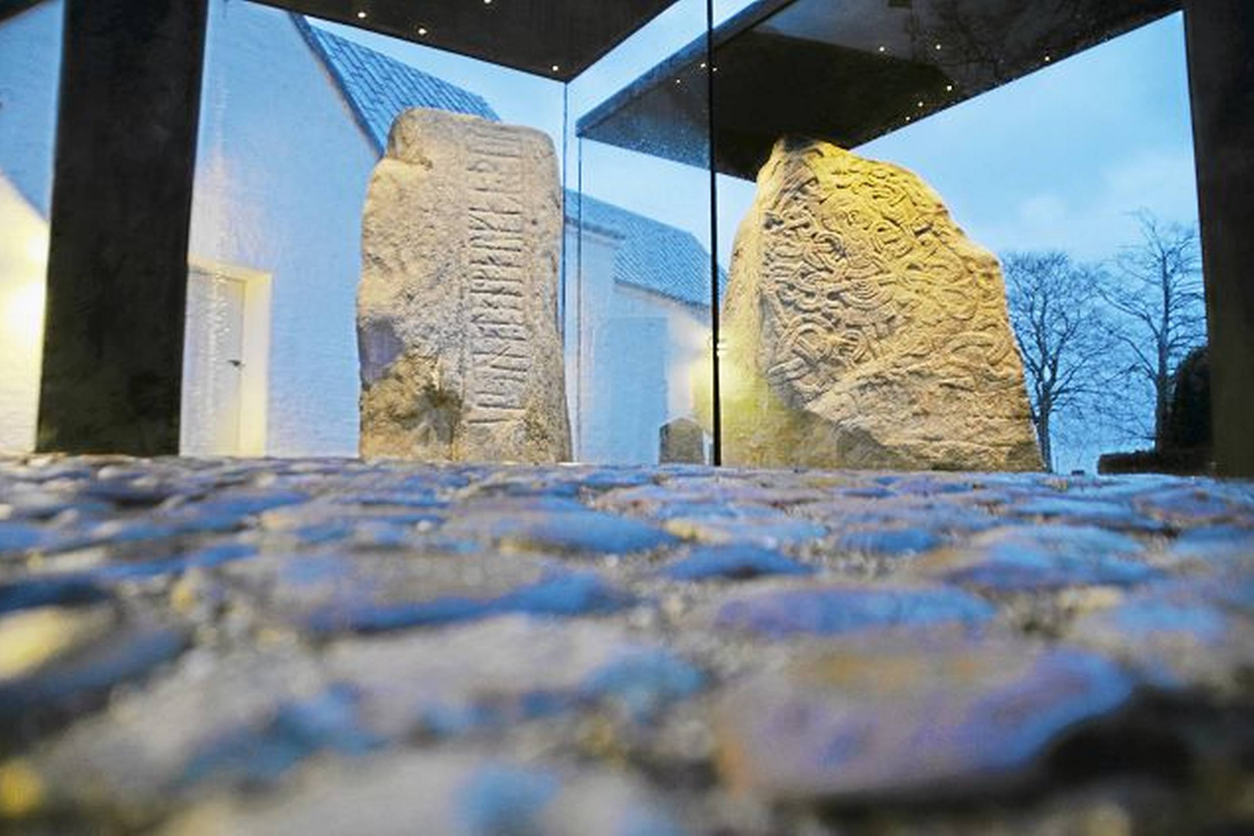 Runestenenes overfrakke indstillet til fornem lyspris - Din Avis