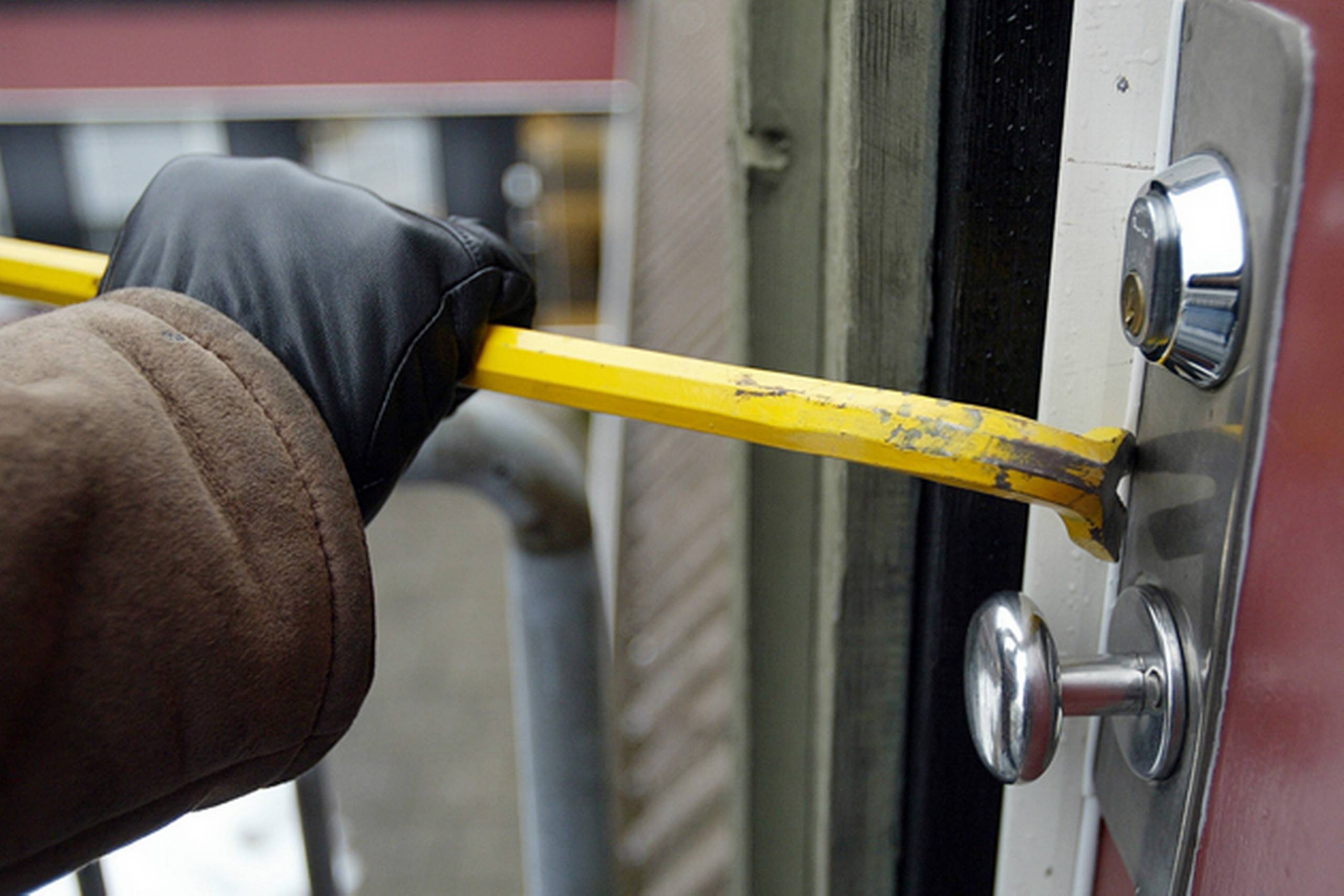 "To tyve er på vej ind til dig" - Din Avis