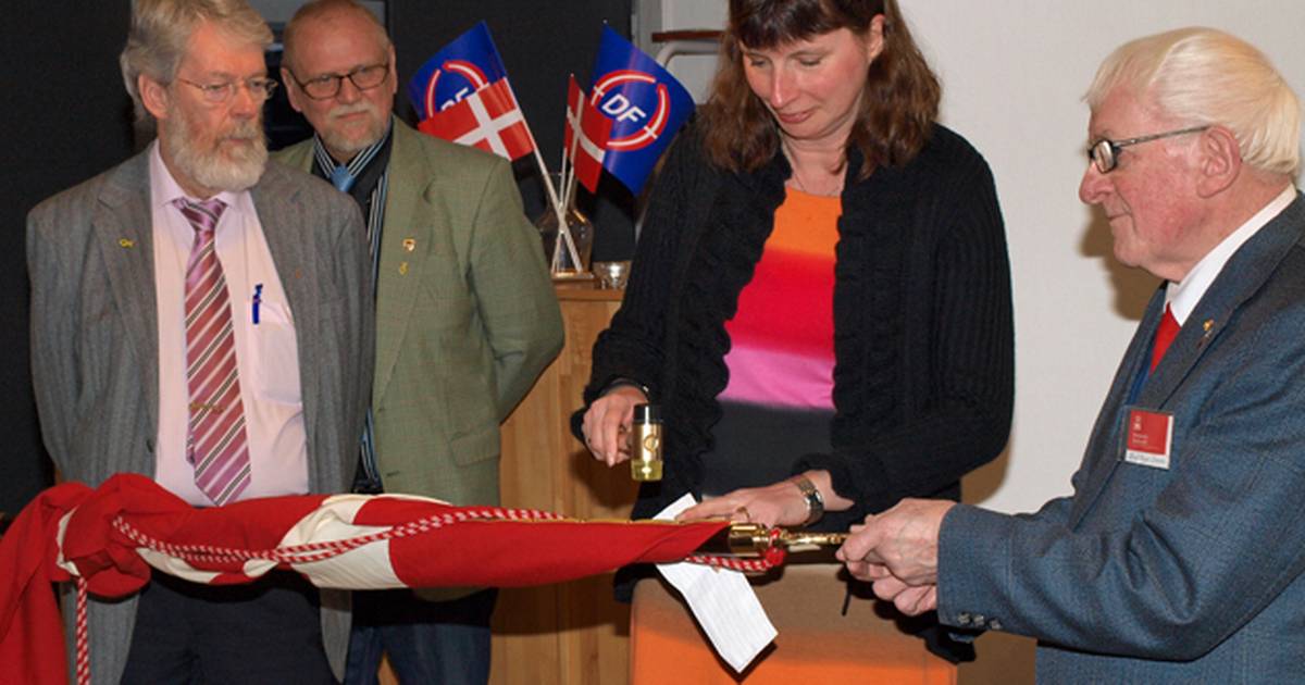 Dansk Folkeparti slår søm i Dannebrog - Din Avis