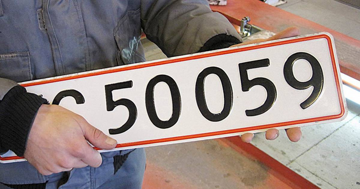 "Skru nu din nummerplade fast... helt fast" - Din Avis