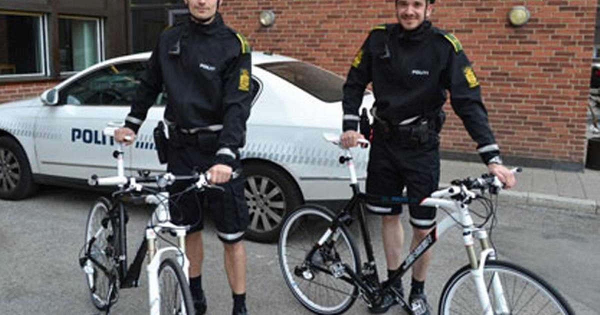 Her kommer de cyklende betjente - Din Avis