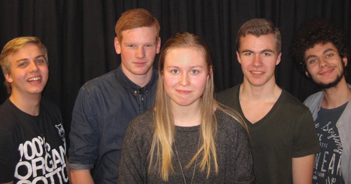 Kirkecenter indvaderet af rockband - Din Avis