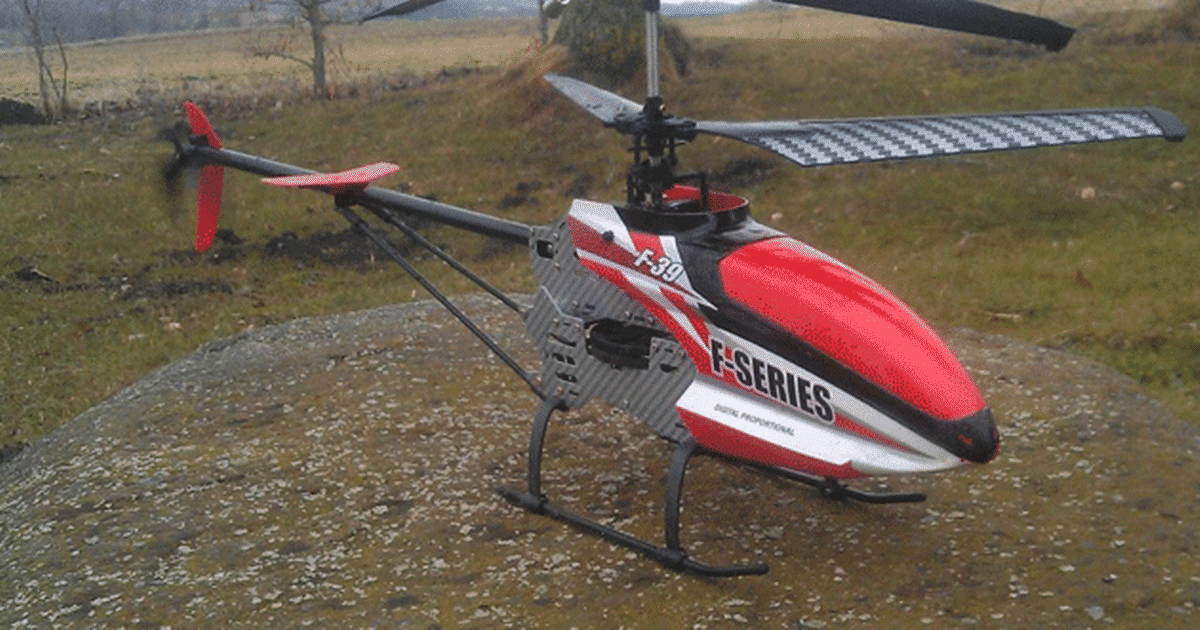 Helikopter styrtet ned på mark tæt ved Rønde - Din Avis