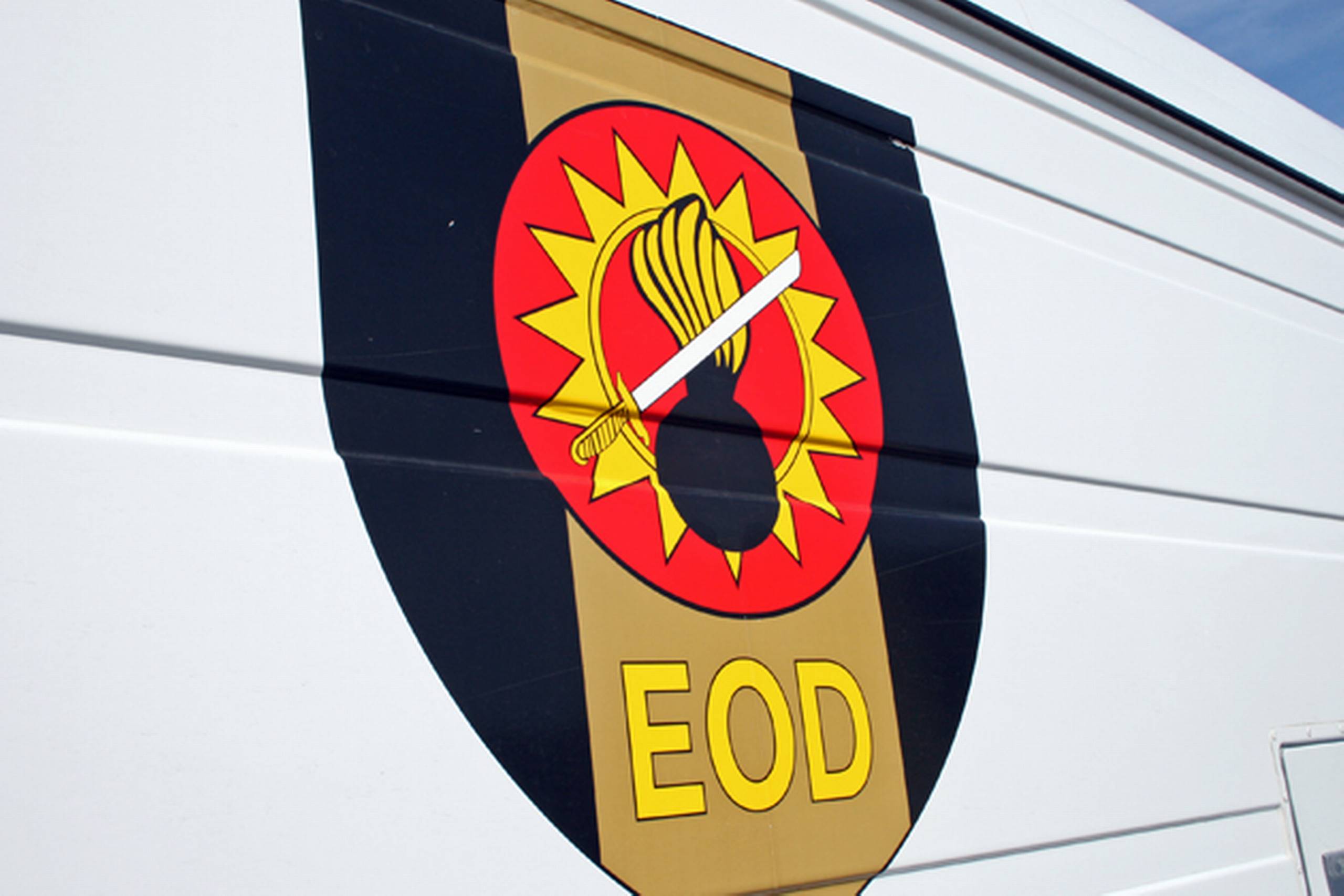 Fem kilo sprængstof smidt foran politiet - Din Avis