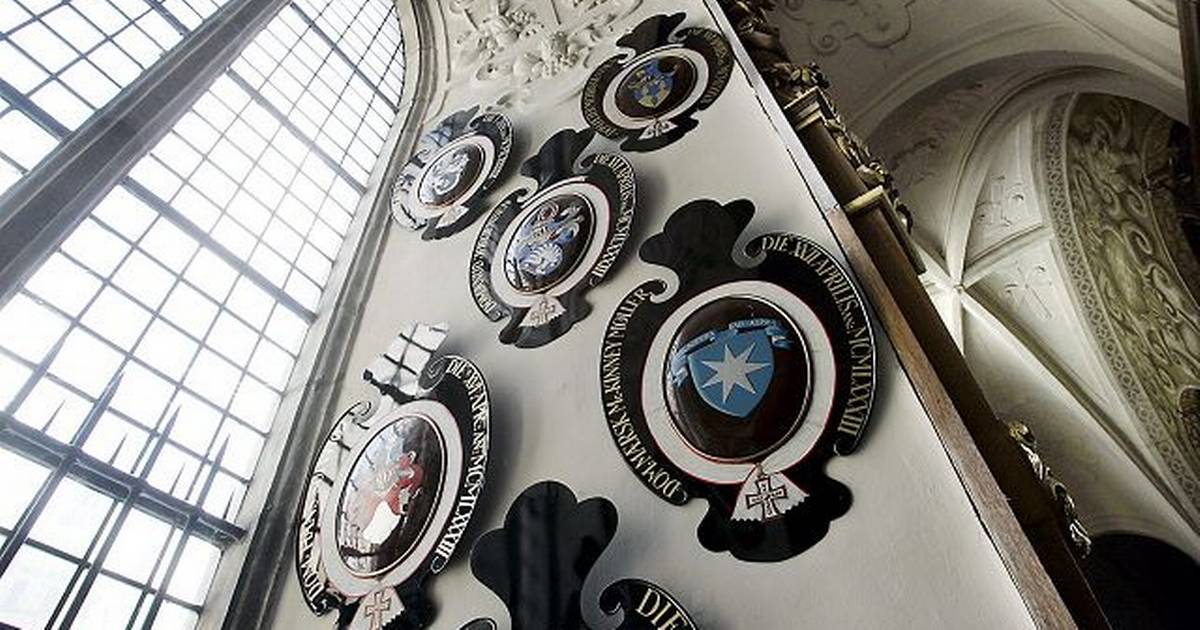 Kongehuset vil ikke fortælle om nazi-skjold - Din Avis