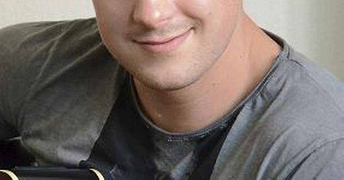 Nogle går til psykolog - Chris skriver sange - Din Avis