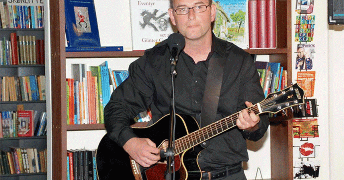 Pastor Peter spiller fra sit store Cohen-katalog - Din Avis