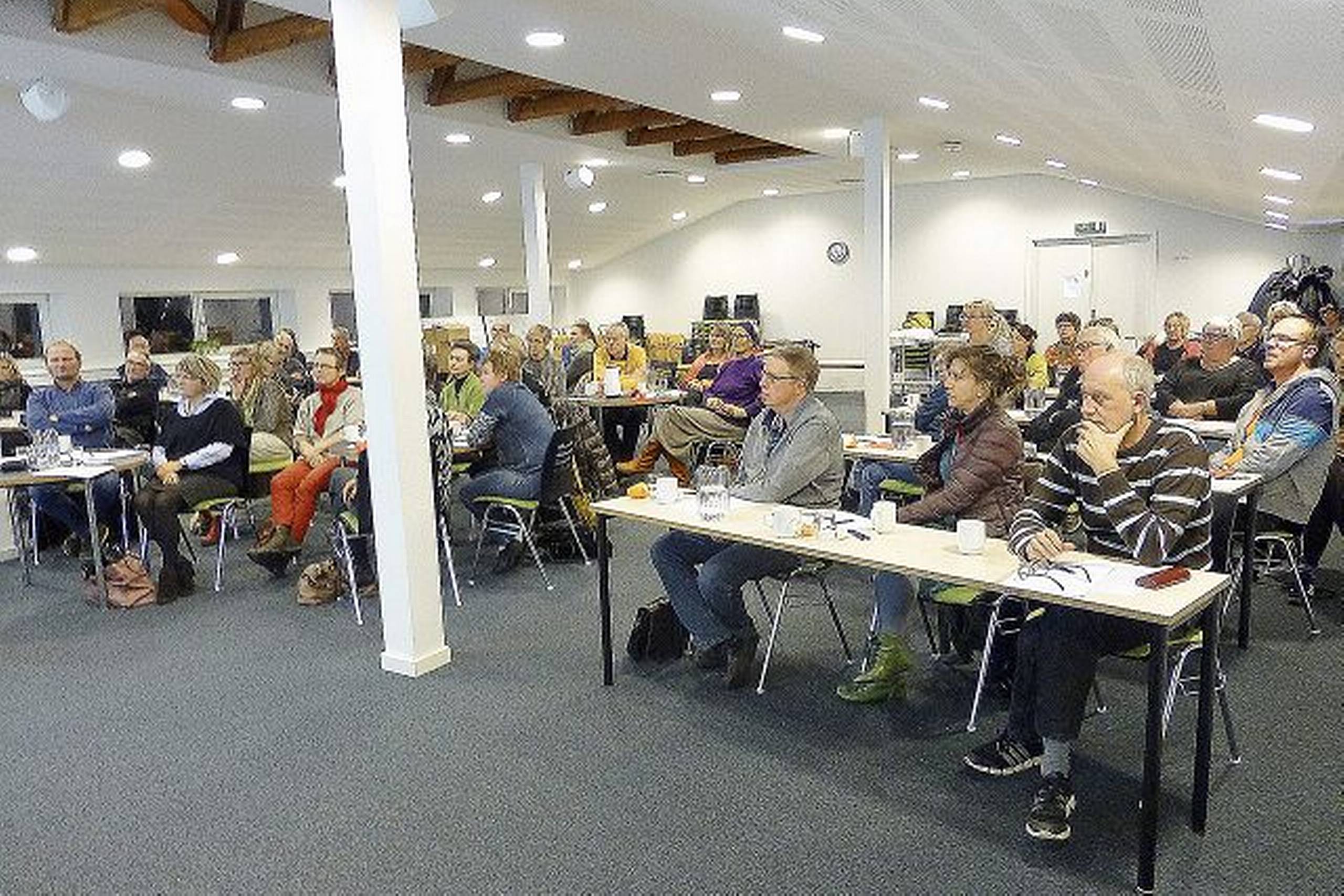 Borgere i kø for at få lov til at hjælpe flygtninge - Din Avis