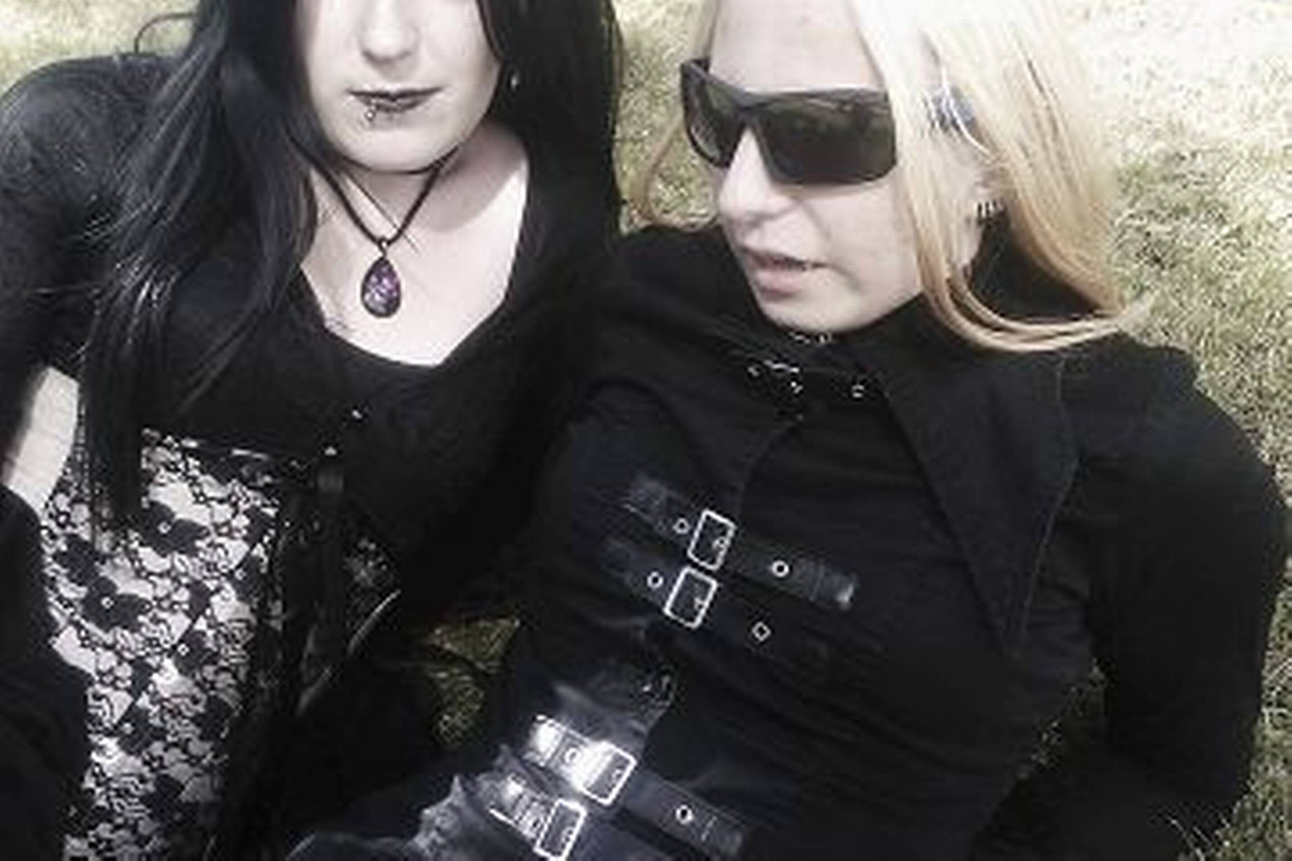 "Jeg suger blod fra venner en gang om ugen" - Din Avis