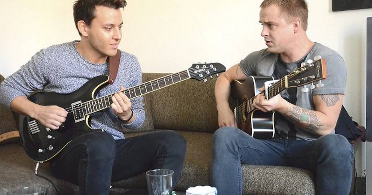 Nogle går til psykolog - Chris skriver sange - Din Avis