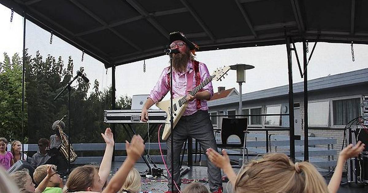 Djursland Bank åbnede i Løgten for fuld musik - Din Avis