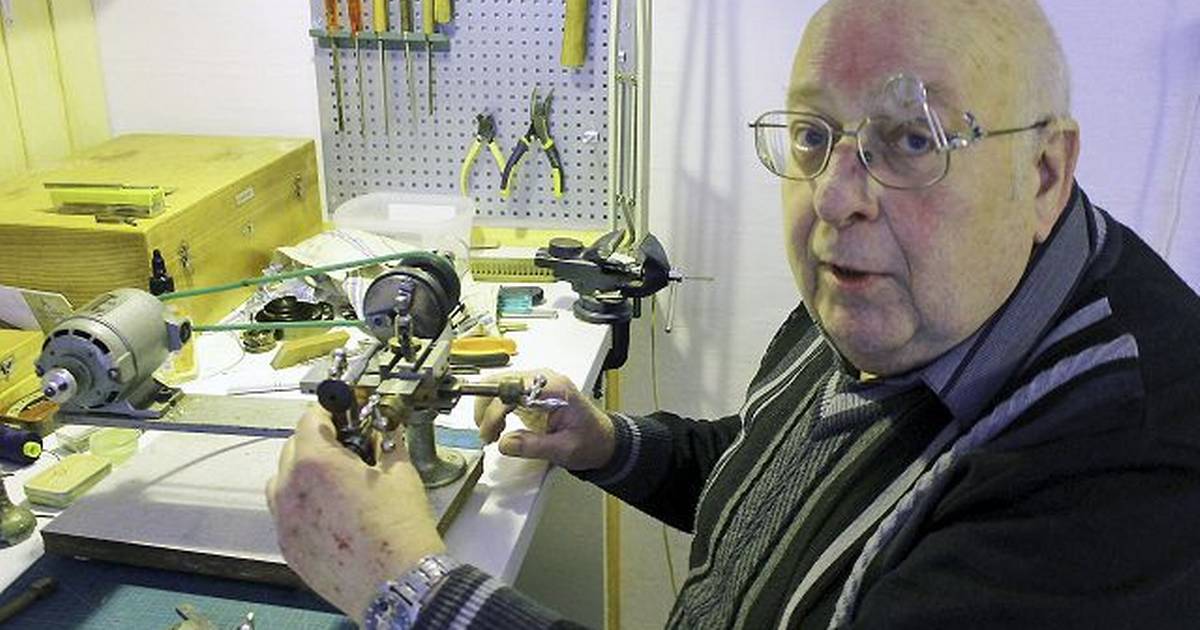 Tryller med ure og snakker med Ronnie - Din Avis