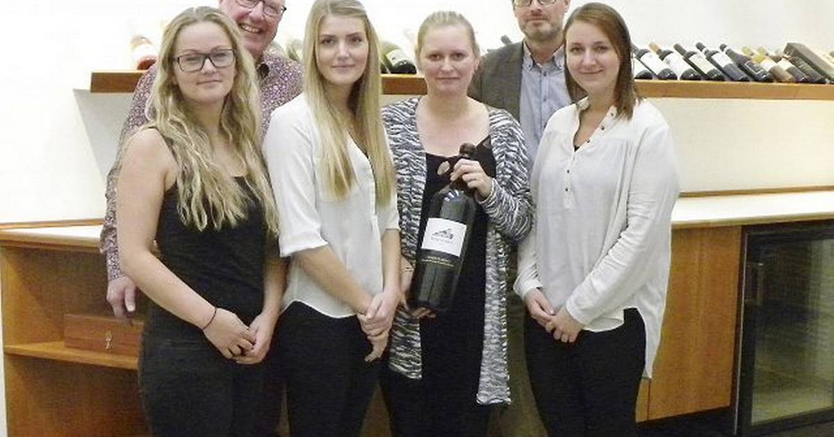 Tjenerelever skal på vinrejse - Din Avis