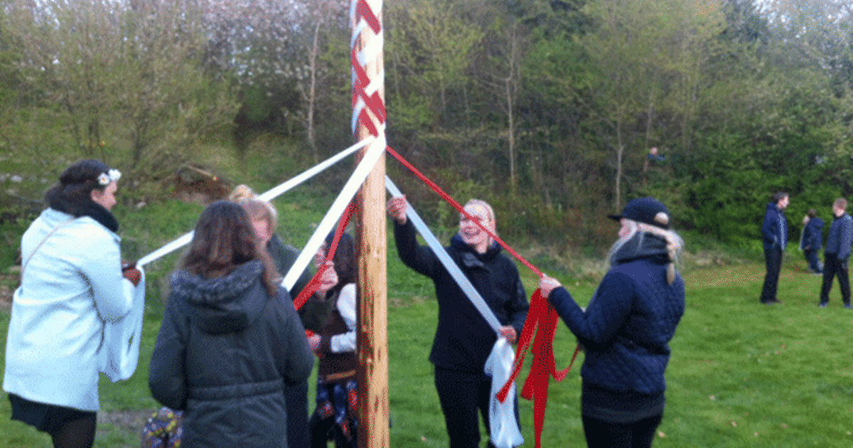 Majstangen er blevet ny tradition - Din Avis