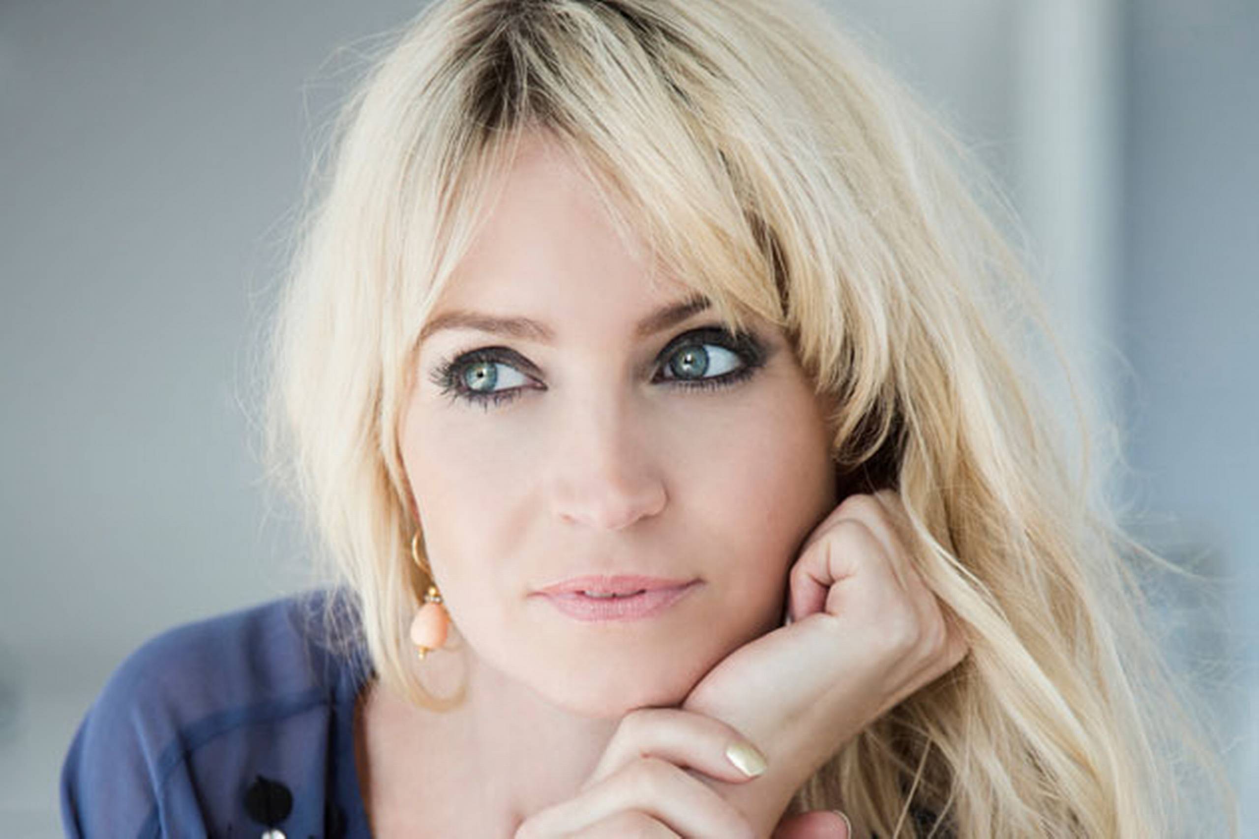 Kæmpebølge brækkede nakken på Annette Heicks mand - Din Avis