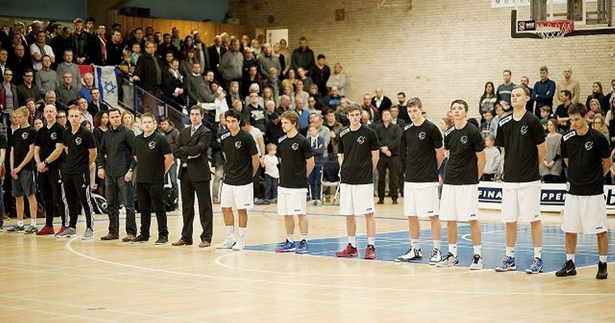 Dan Uzan hyldet af klubkammerater, venner og familie - Din Avis