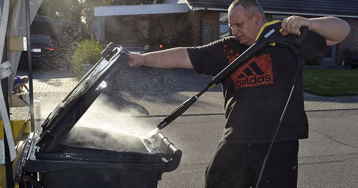 Han tilbyder at vaske dine affaldsbeholdere - Din Avis