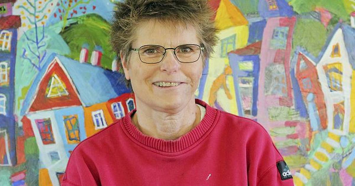 Lokal kunstner på jagt efter skæve huse og regnbuens skønne farver