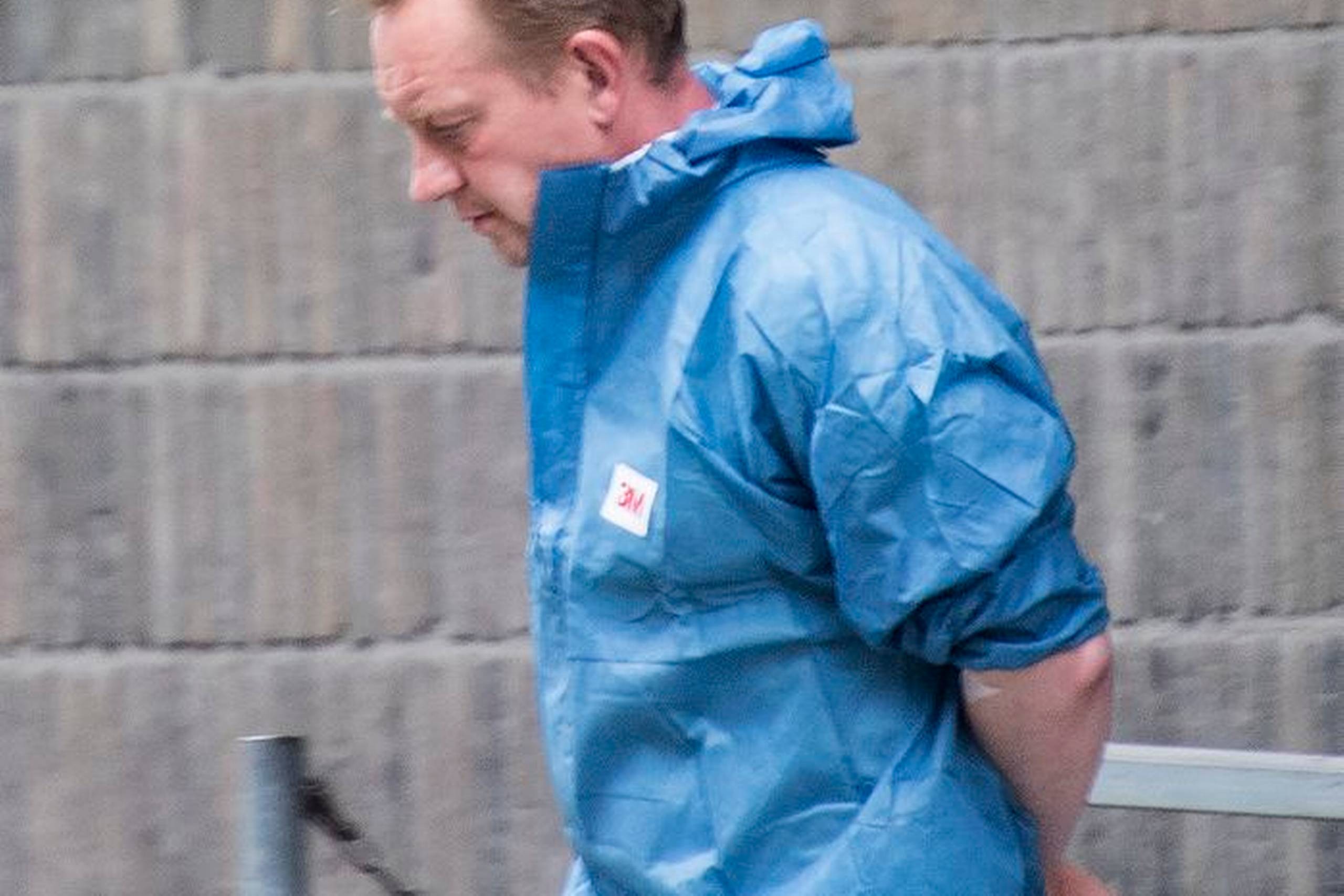 Sådan bliver Raket-Madsen frifundet for drab. Han griner retsvæsenet ...