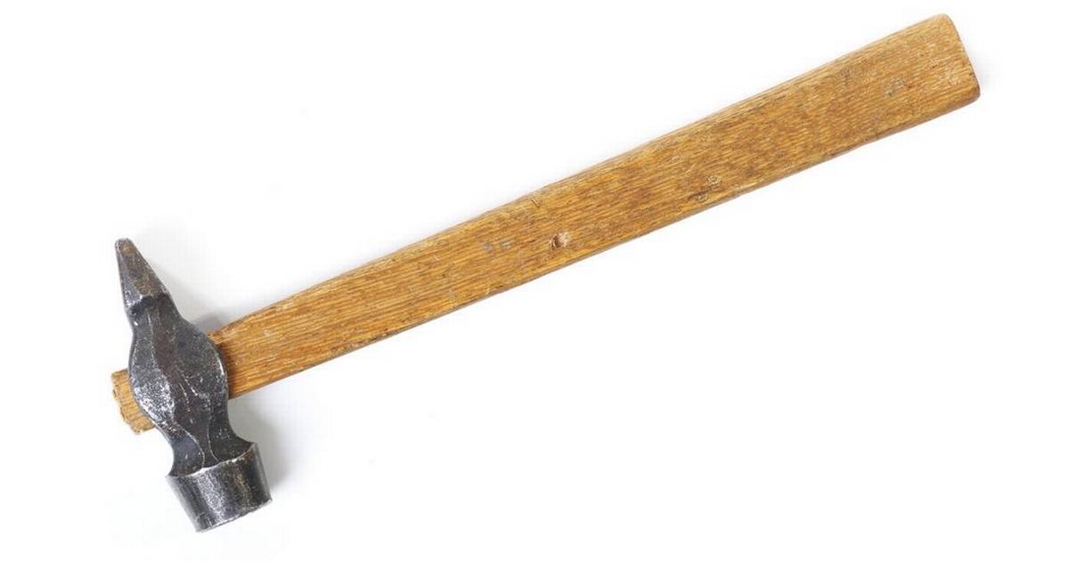 Blev slået med hammer i tindingen - Din Avis