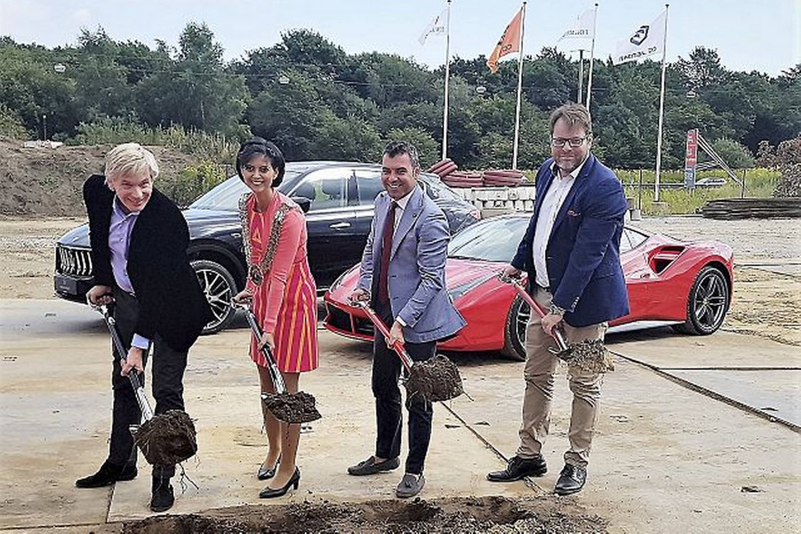 Første spadestik taget til ny Ferrari-domicil - Din Avis