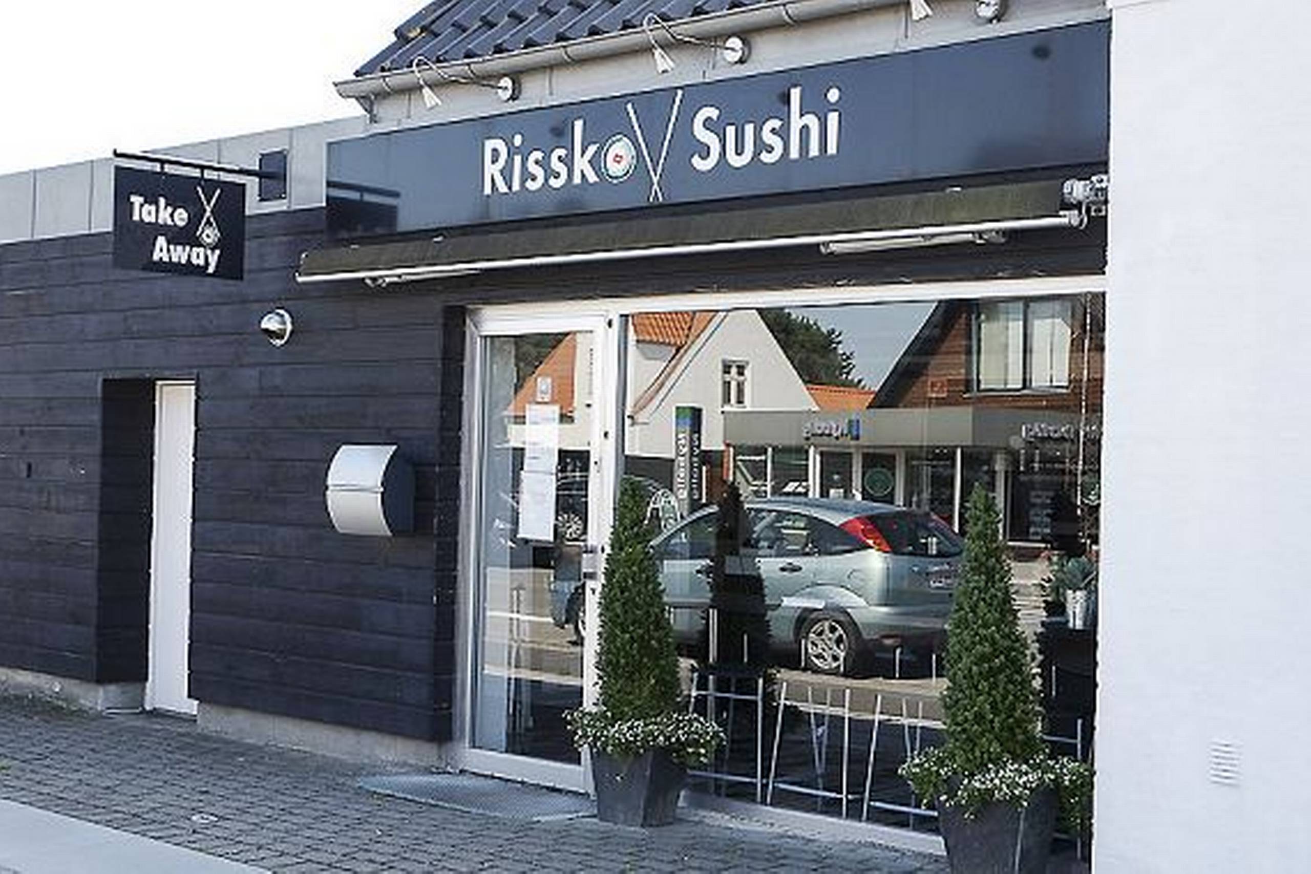 Tør sushi uden smag, men vinen var god - Din Avis