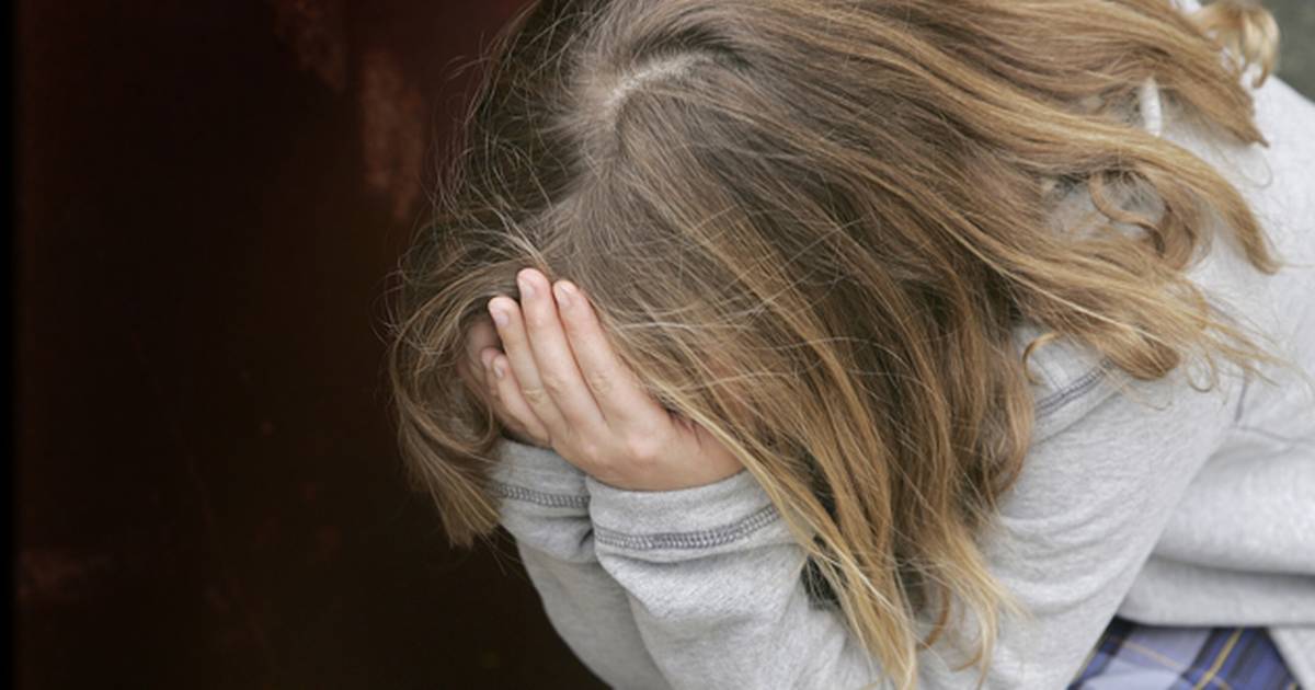 Mor brændte hende på numsen med varm kniv - faderen skar hende - Din Avis